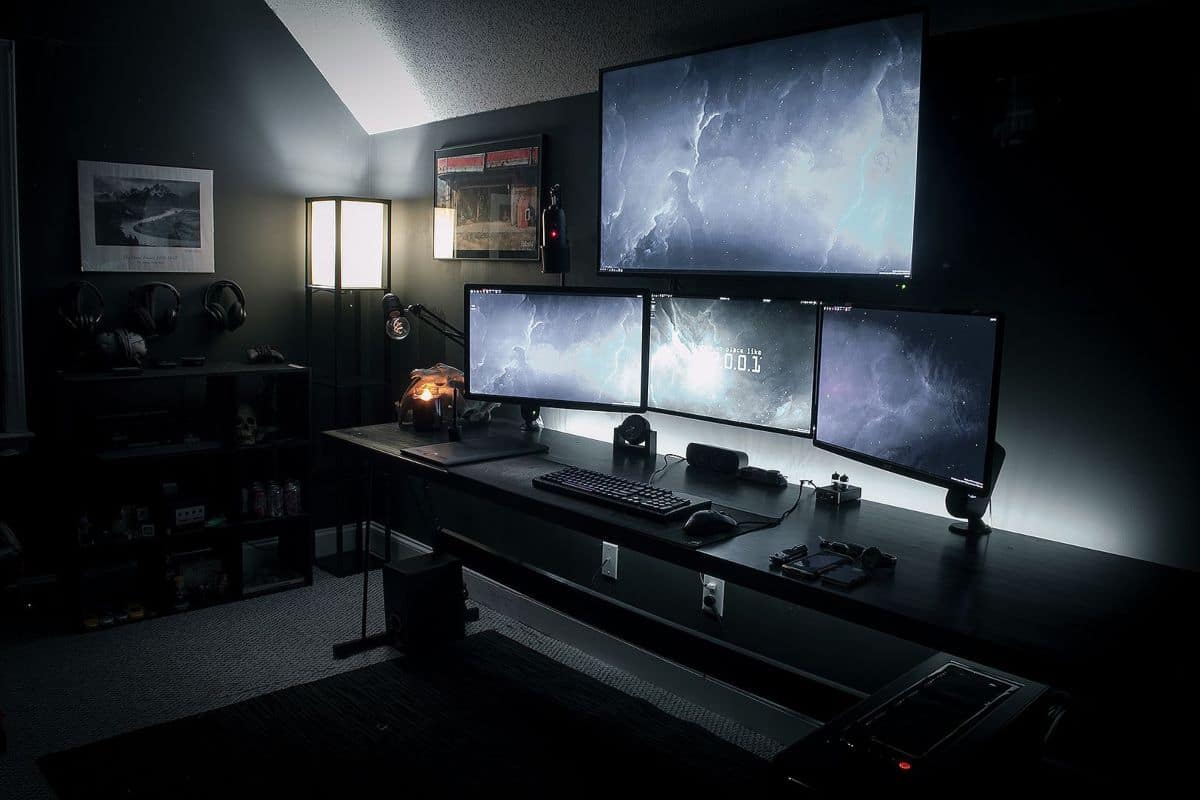 Black Gaming Room Ideas: All Black Gaming Setups